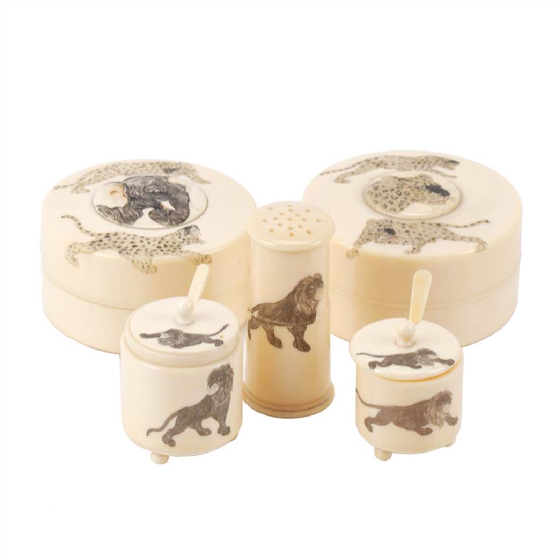 Japanese Cruet Set And 2 Boxes, Meiji Period, 19th