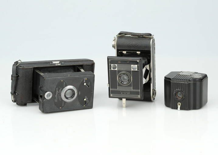 A Dallmeyer Snapshot Camera De Luxe Folding Camera,