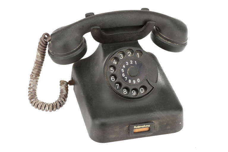A Siemens W48 Bakelite Tabletop Telephone, - Jan 05, 2023 | Flints ...