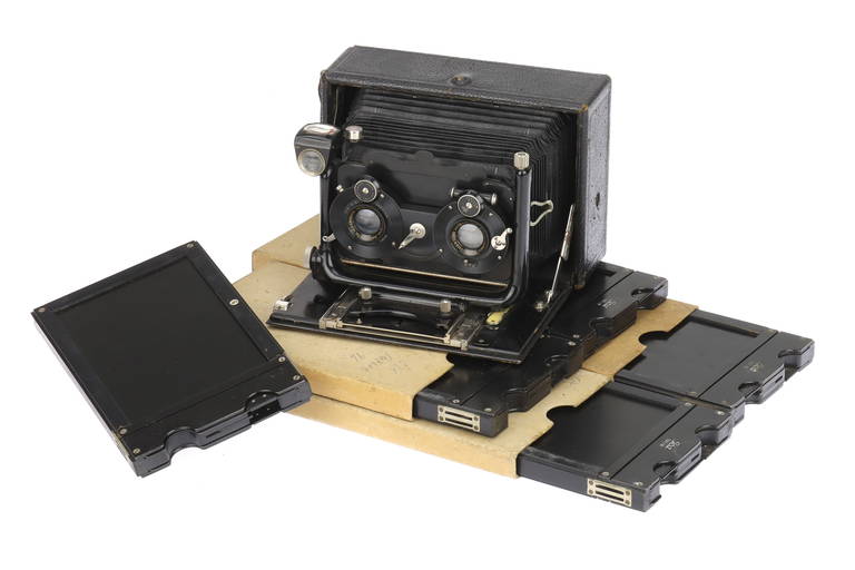An Ica Reicka Stereo Folding Plate Camera,