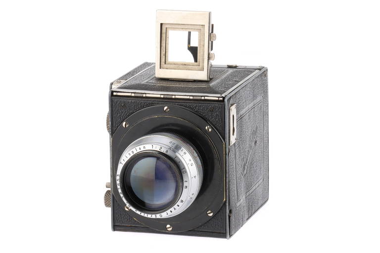 A Curt Bentzin Primarflex Medium Format Reflex Camera