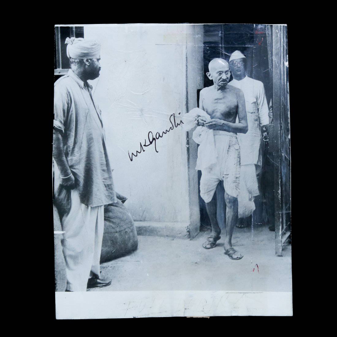 Mahatma Gandhi Signed 8 X 10 Portrait Photograph Auction