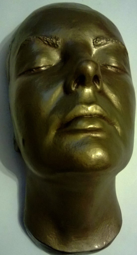 Elizabeth Taylor face mask from Cleopatra - Dec 04, 2013 | THE FAME ...