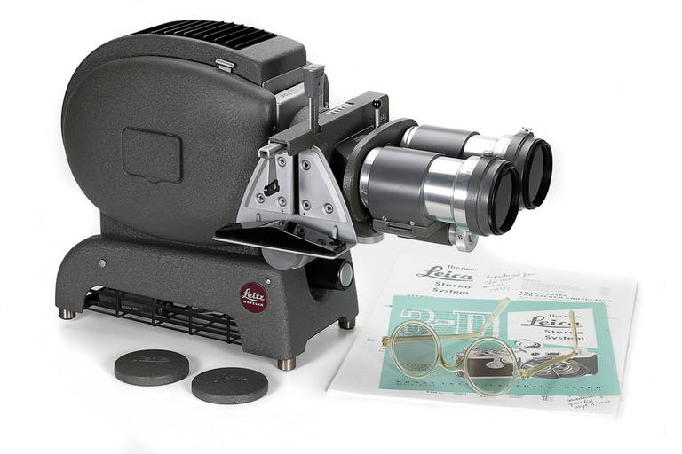 Leitz Prado 500 With Ilnuu Stereo Projection Attachment