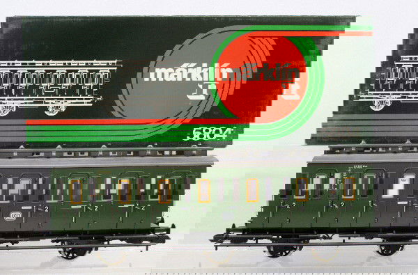Marklin #5804 2nd Class Passenger Car