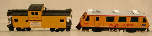 391: HO Scale Union Pacific EC1 Locomotive and Caboose
