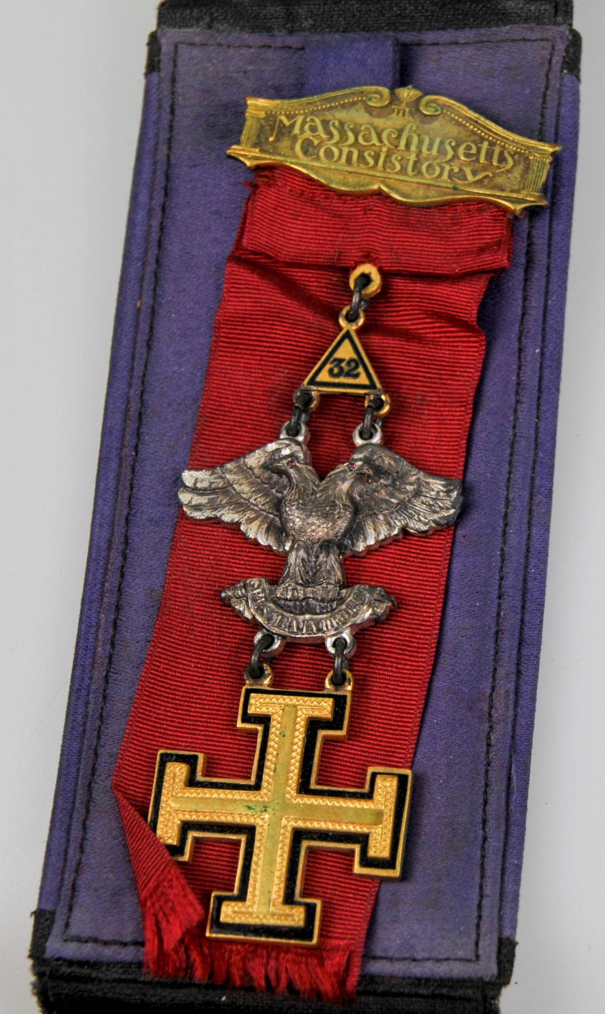 Vintage Ma Consistory 32nd Degree Masonic Eagle Badge Medal