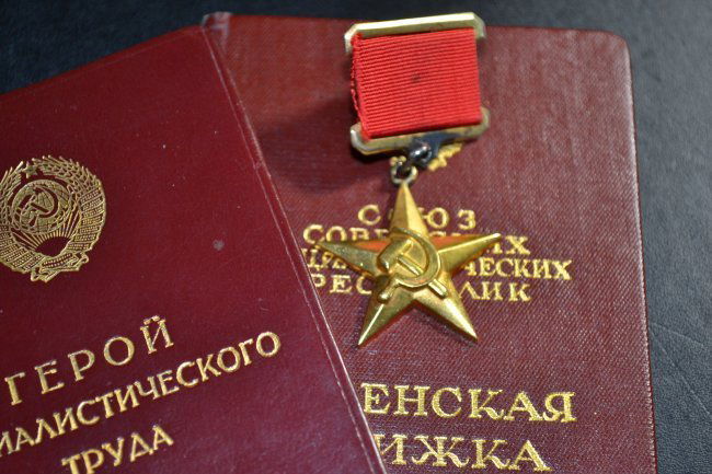 SOVIET RUSSIAN GOLD STAR HERO OF SOCIALIST LABOR MEDAL - Jan 04, 2020 ...