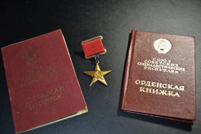 SOVIET RUSSIAN GOLD STAR HERO OF SOCIALIST LABOR MEDAL - Mar 07, 2020 ...