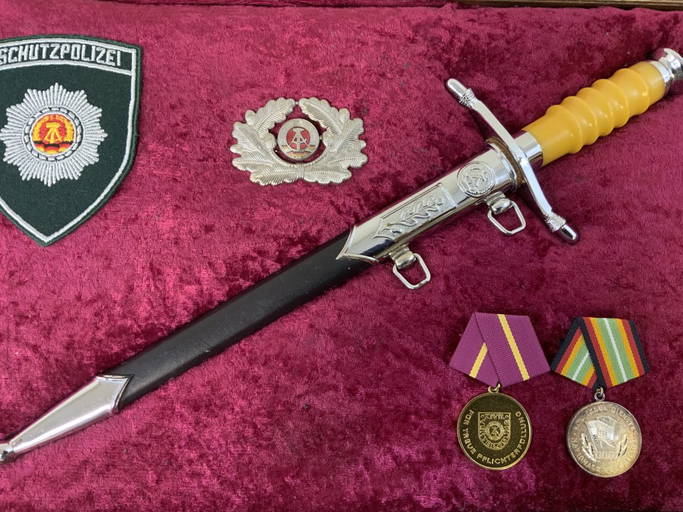 EAST GERMAN DDR OFFICER DAGGER CASED WITH MEDALS - Dec 04, 2021 ...