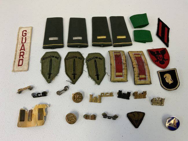 Large Lot Of Vintage Us Military Brass And Insignias