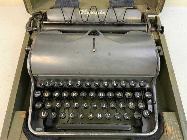 Wwii German 1942 Ss Olympia Robust Typewriter With Ss Runes Key In Wooden Case Auction