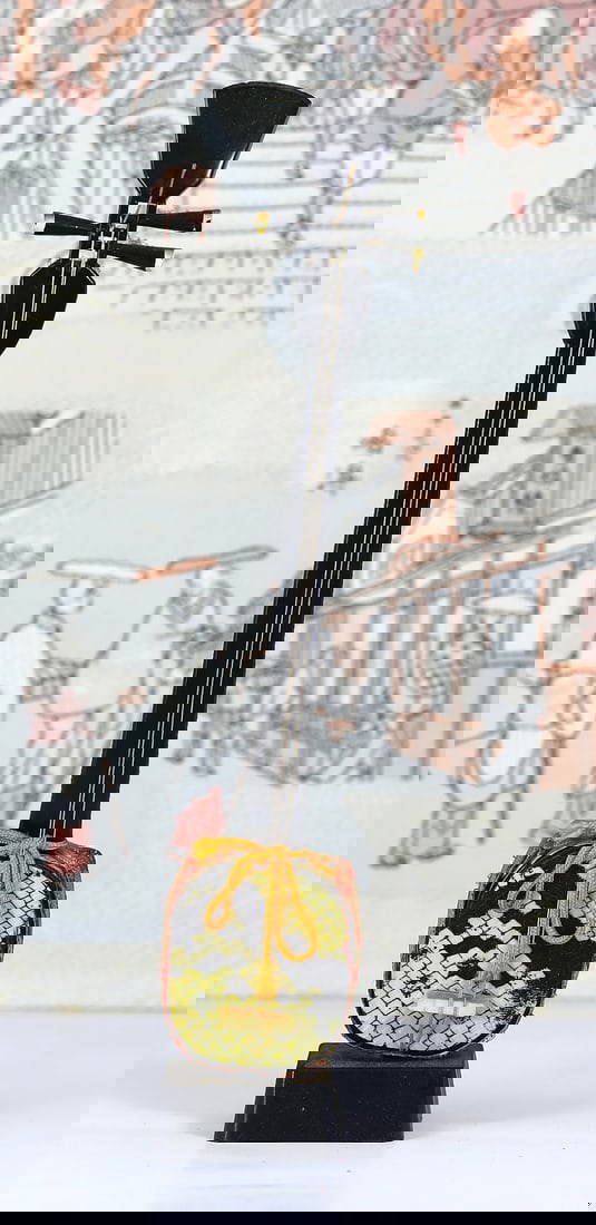 Japanese Artistic Painted Shanshin Instrument Auction