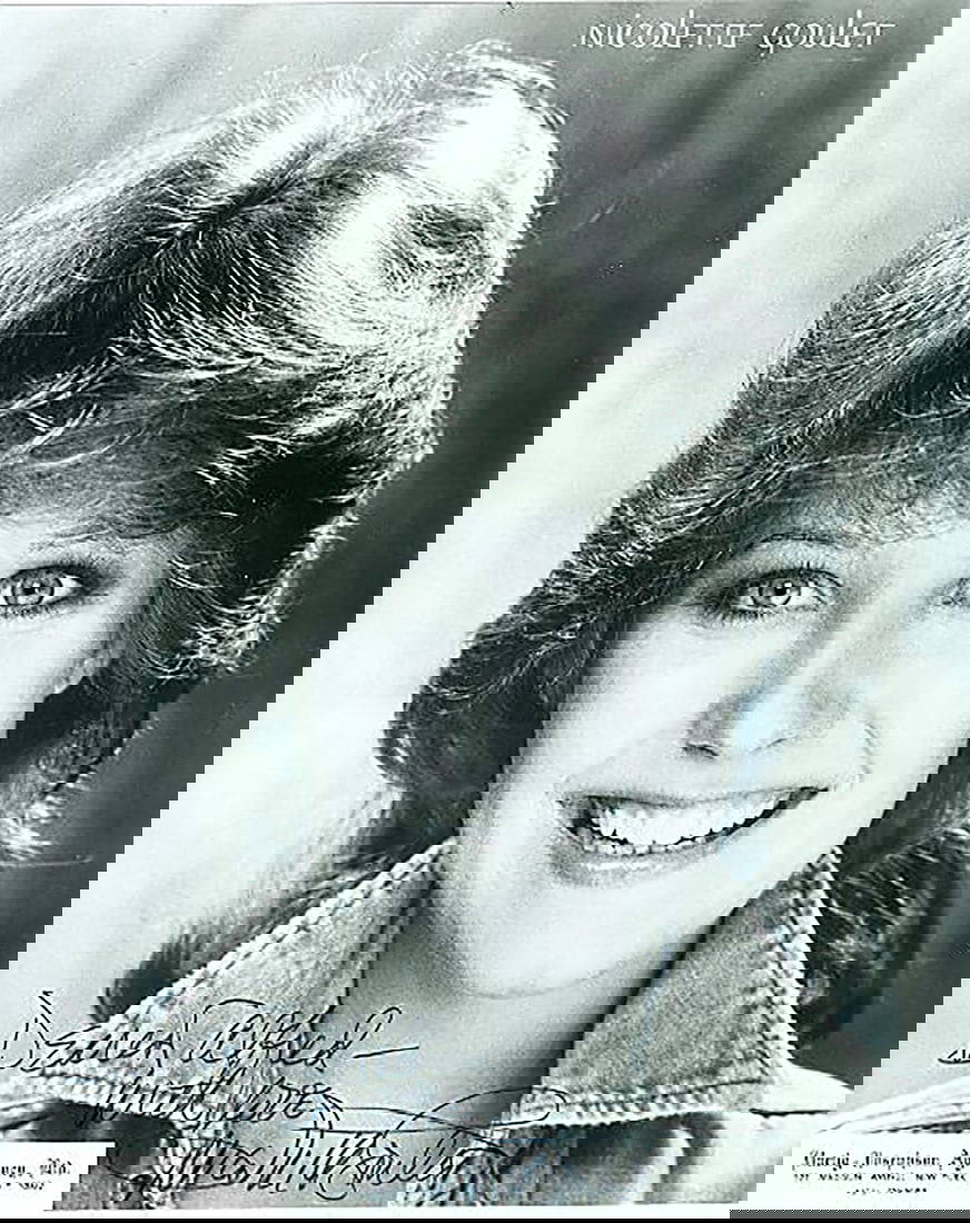 Nicolette Goulet- 8 X 10 Signed Glossy Photo W/coa Auction