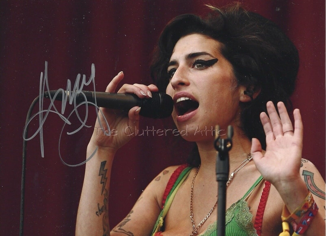 Amy Winehouse - 10 X 8 Signed Photo W/coa Auction