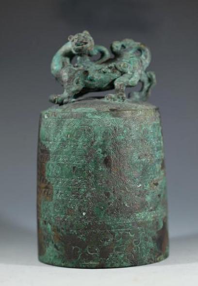 A Turquoise Inlay Bronze Carved Mythical Beast Bell Han Dynasty Auction
