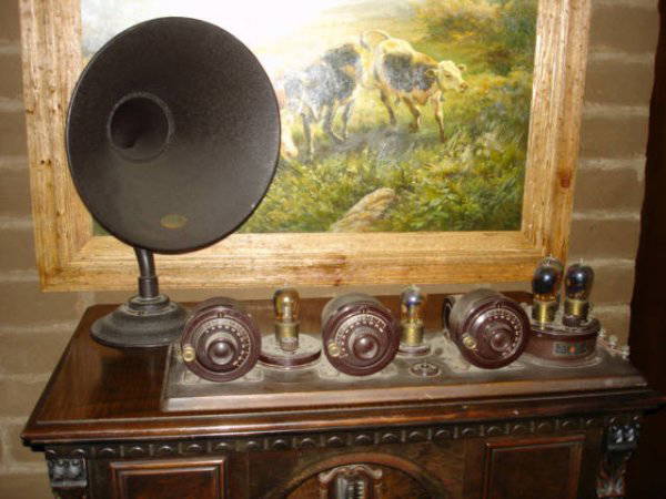 Mid 1920's Atwater Kent Bread Board W/ Horn Spkr