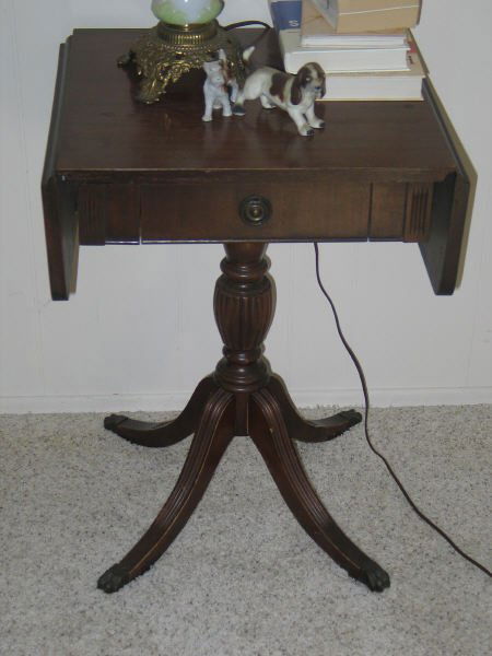 6105: Pair of Duncan Phyfe End Tables