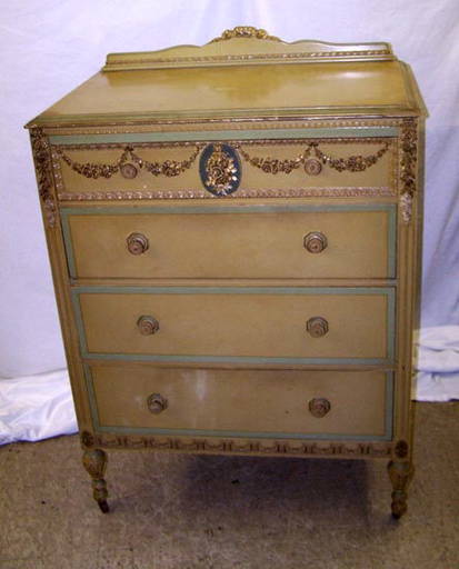 Sligh Furniture Company Chest Of Drawers