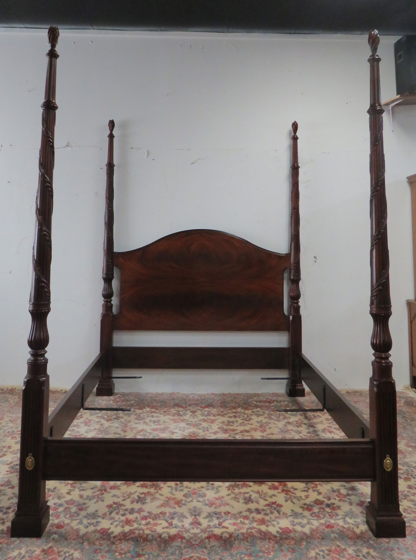 Henkel Harris Queen Size Poster Bed Auction