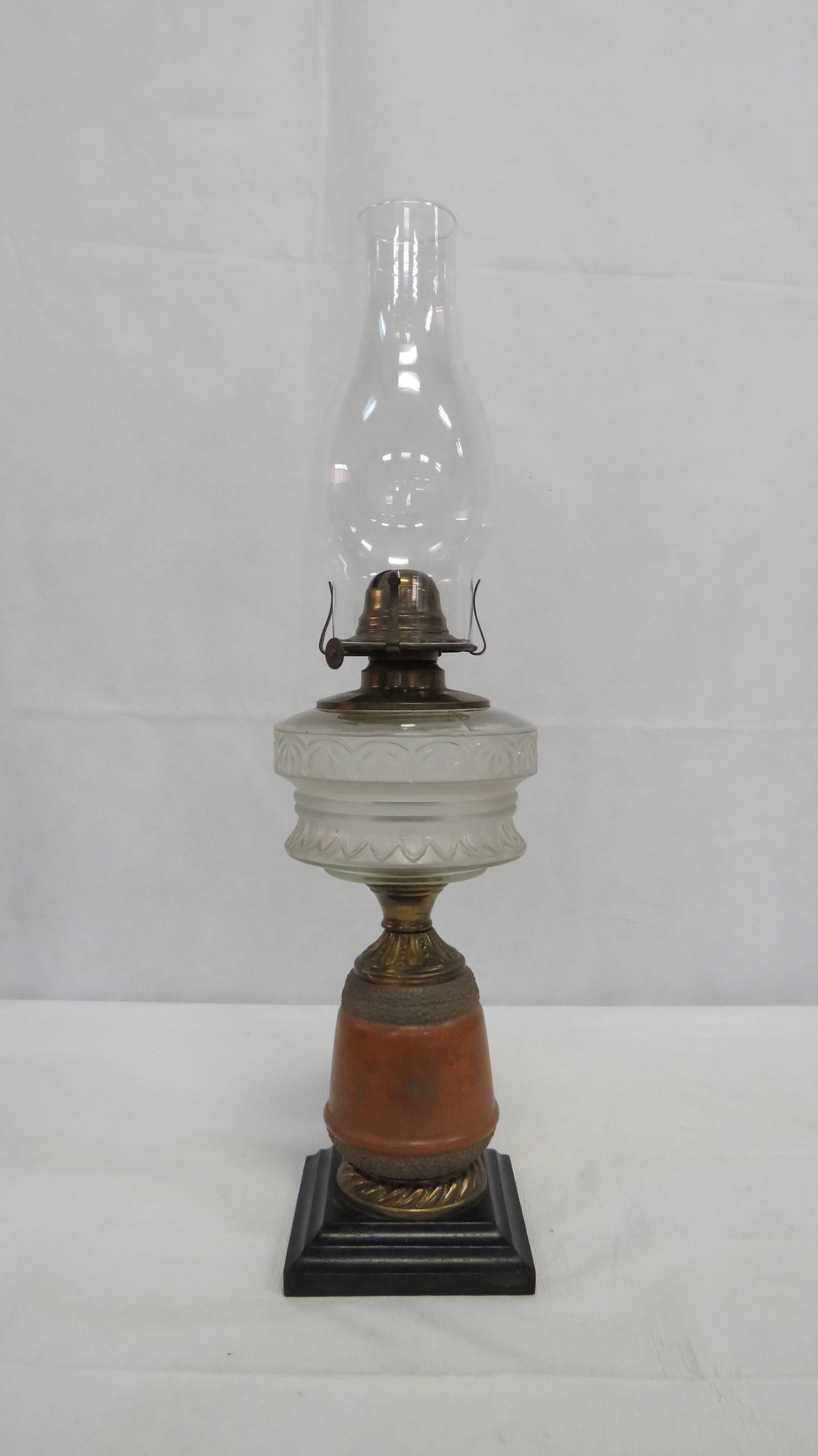 Antique White Flame Light Company Oil Lamp Auction