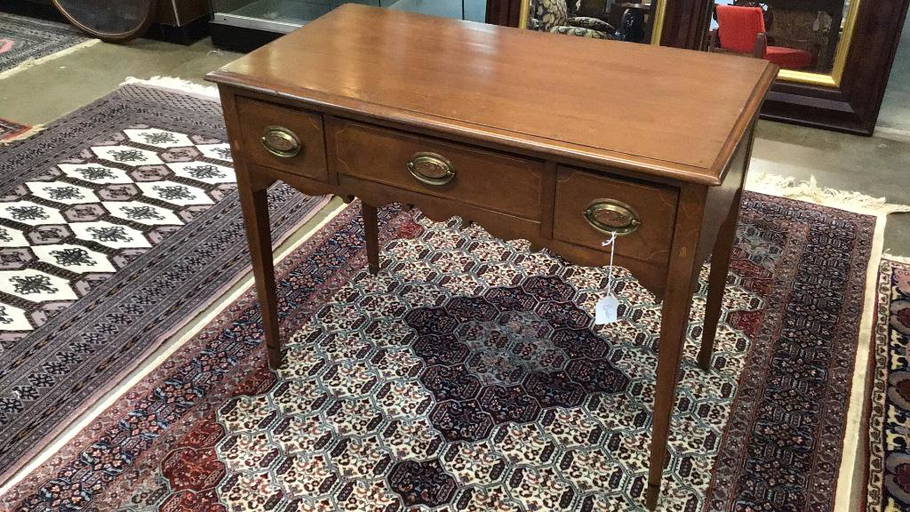 Hepplewhite Inlaid Walnut Dressing Table