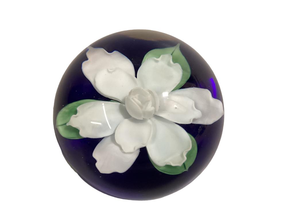 Lundberg Studios Paperweight Auction