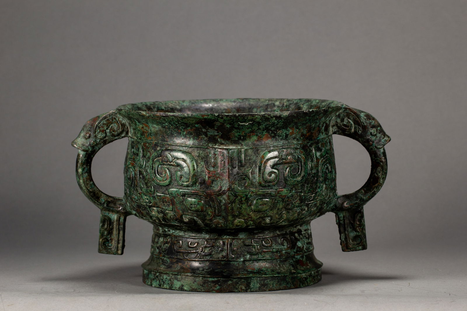 A Chinese Archaistic Bronze Ritual Vessel Gui Auction