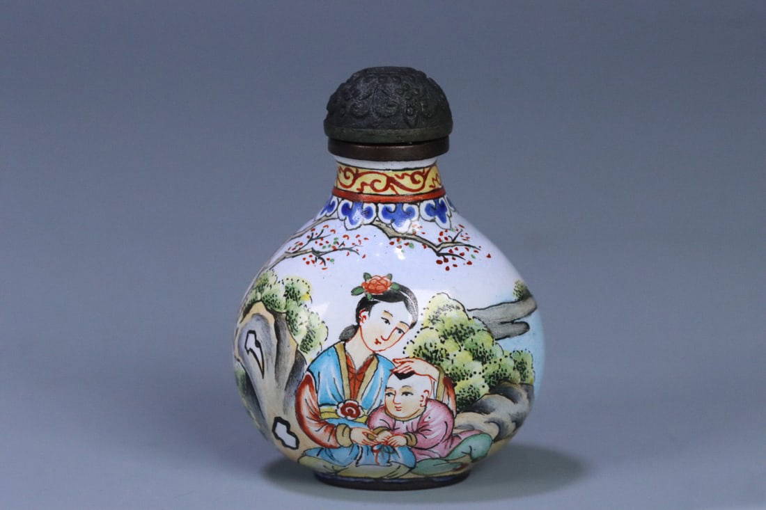 Canton Enamel Cast Pattern Snuff Bottle Auction