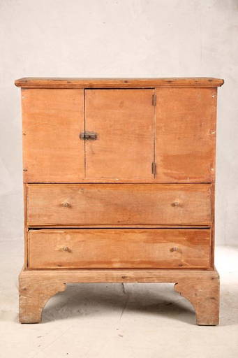 Primitive Mule Chest. Pine With Traces Of Old Fin