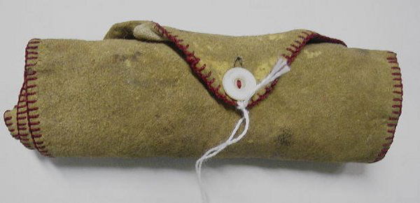 431: EARLY MILITARY SEWING KIT OR "HOUSEWIFE"