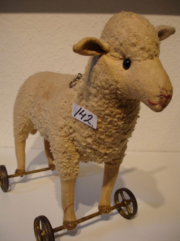 10142: STEIFF SHEEP