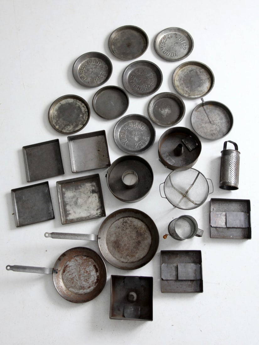 Vintage Kitchen Baking Pan Collection Auction
