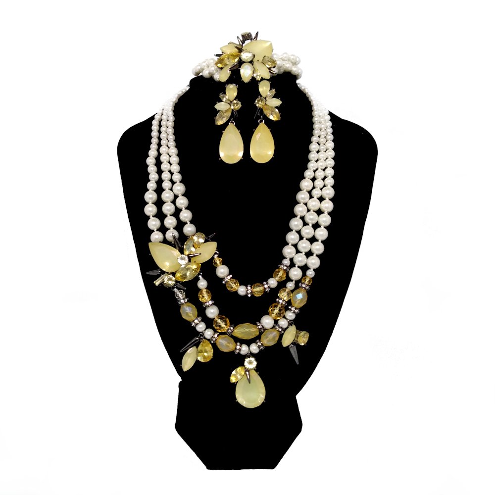 A SUPERB ERICKSON BEAMON PEARL AND CRYSTAL PARURE - Oct 23, 2022 ...