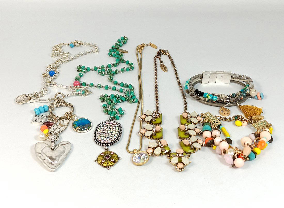 A Large Vintage Plunder Lot Of 6 Pieces Necklaces Bracelets Auction