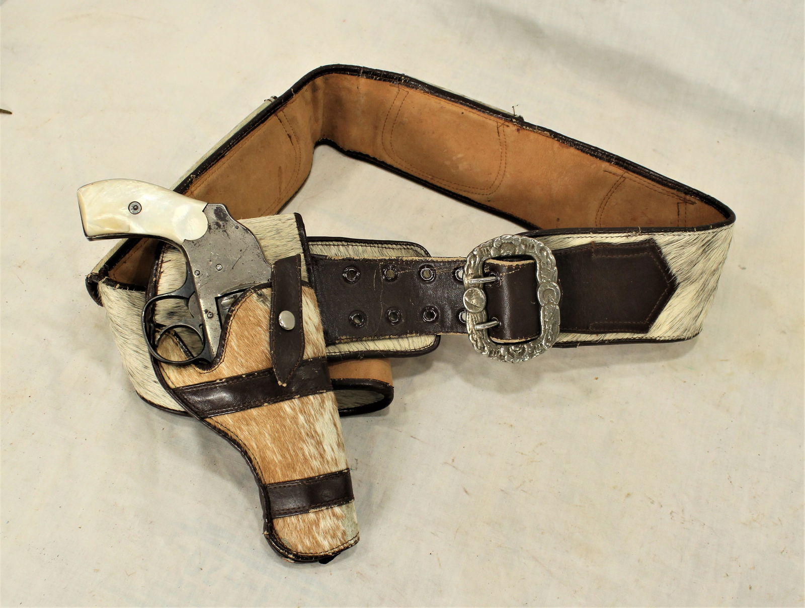 Interesting Gun Rig - Aug 27, 2022 | New Frontier Western Show ...