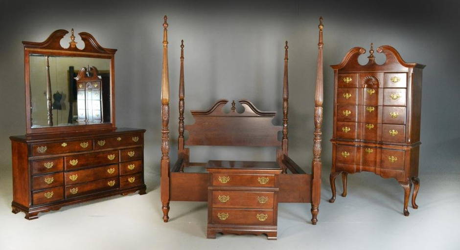 (5) Piece Chippendale Style Mahogany Bedroom Set