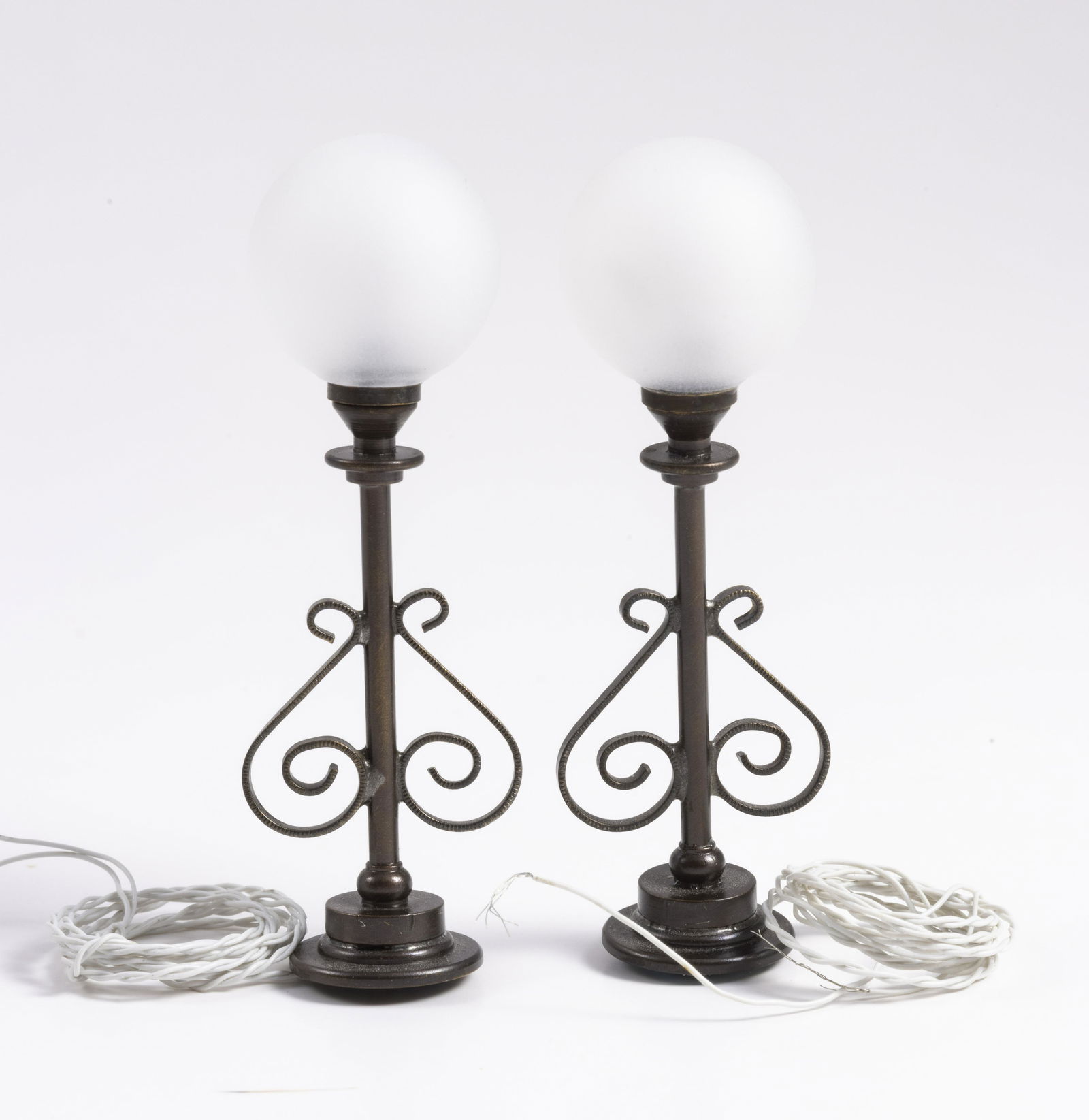 Ray Storey Pair of Black Globe Lamps - Sep 18, 2022 | Karen's Dollhouse ...