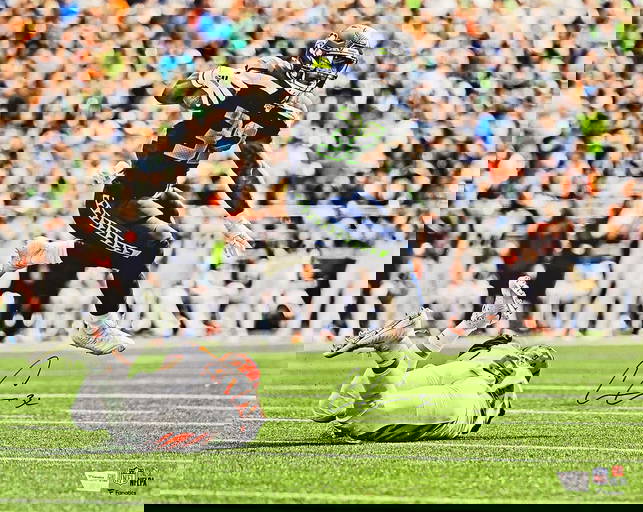 Chris Carson Autographed 16x20 Photo Seattle