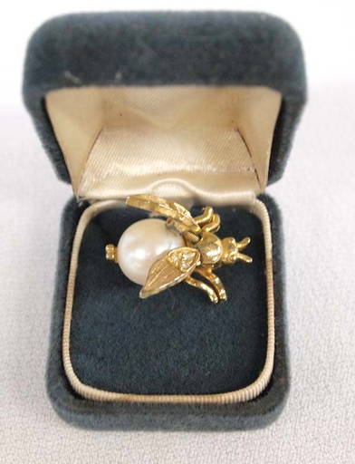 Estate Pearl Bee Pin