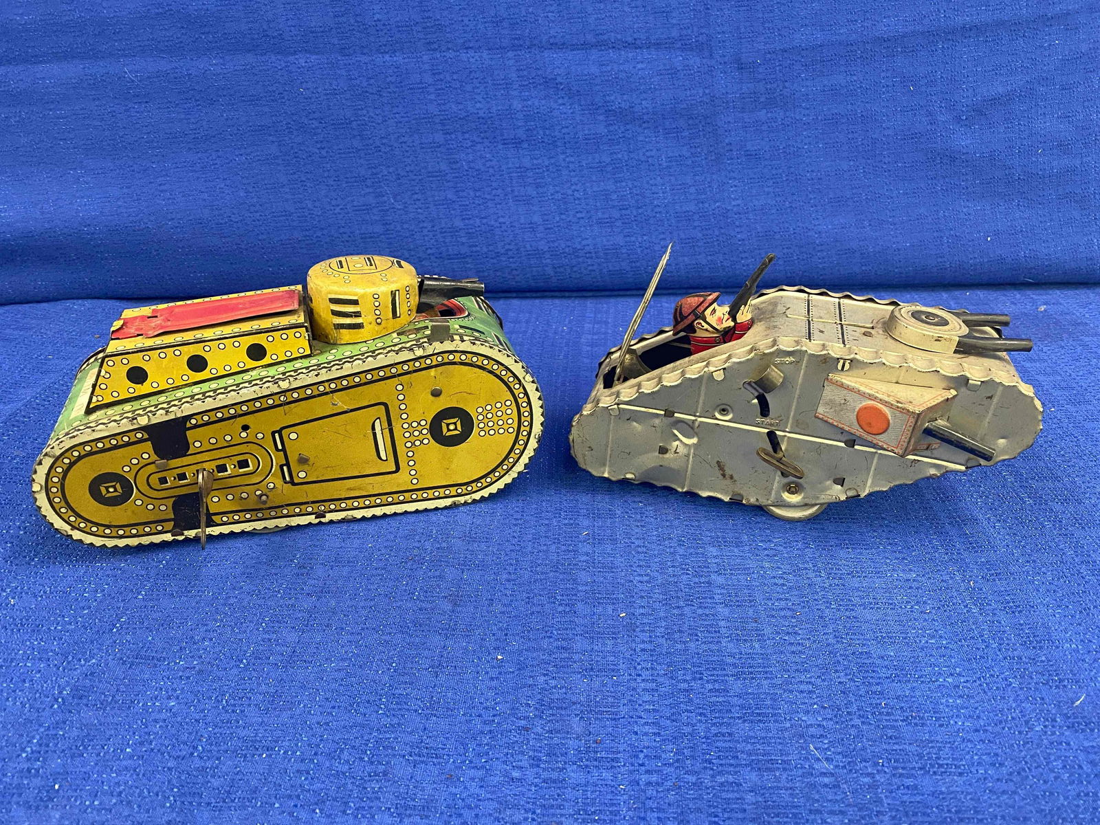 For Auction: 2 Louis Marx & Co. Wind-up Tanks (#100129) on May 16, 2020 ...