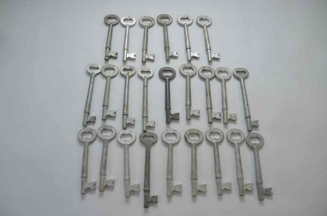24 Steel Caboose/coach Keys