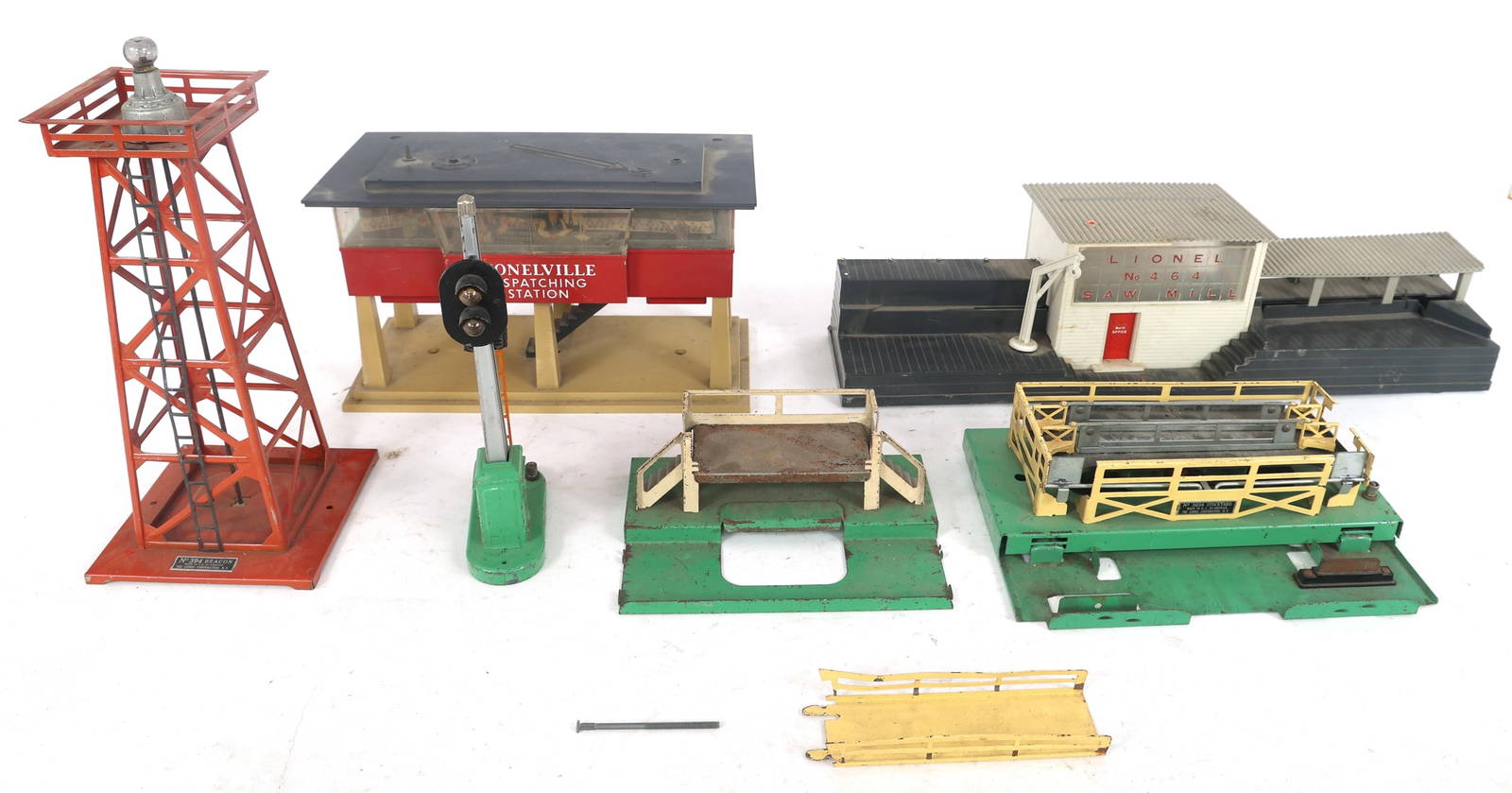 Lionel O Gauge Model Train Accessories & Buildings Auction
