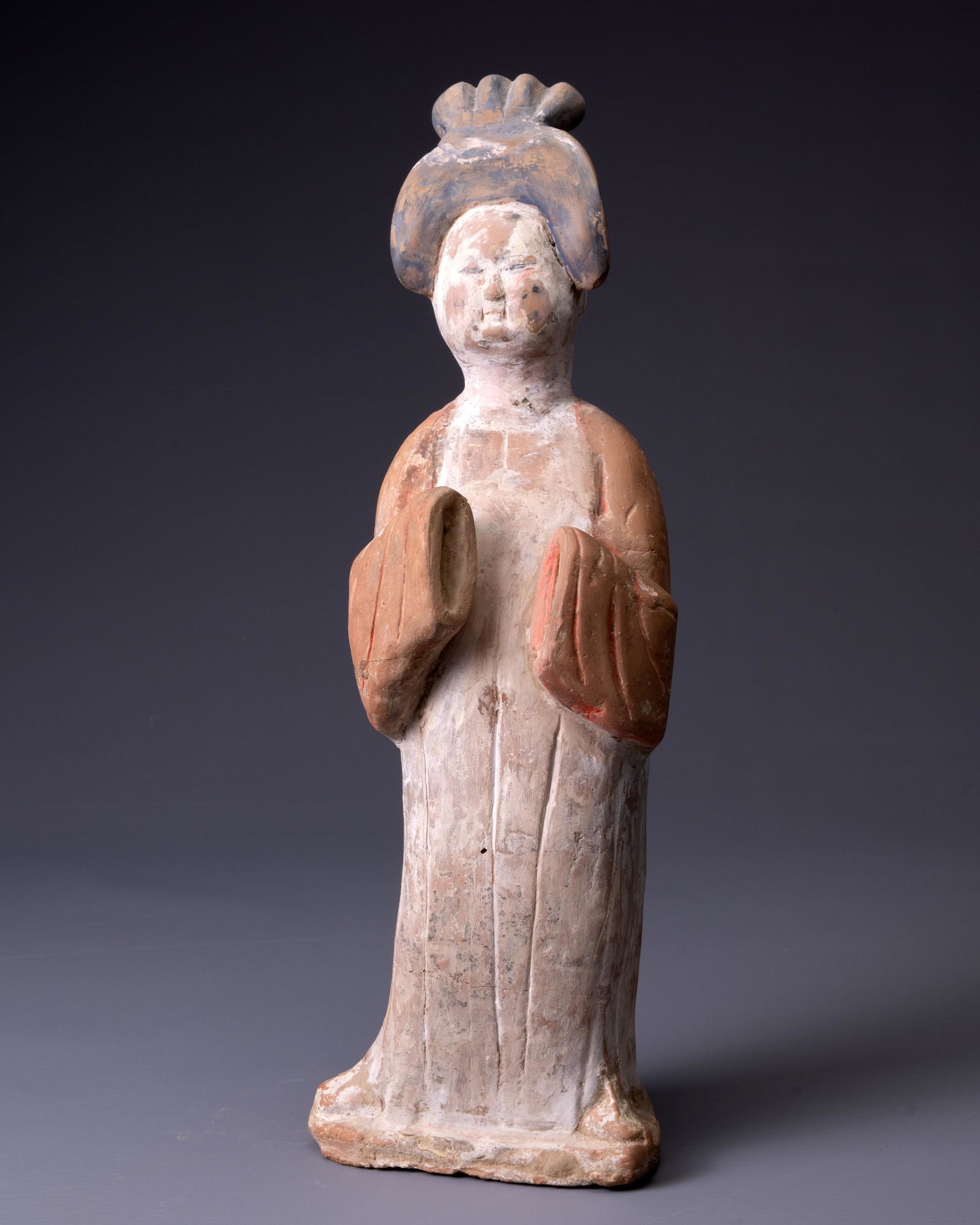 A CHINESE PAINTED POTTERY FIGURE OF COURT LADY, TANG DYNASTY (AD 618 ...