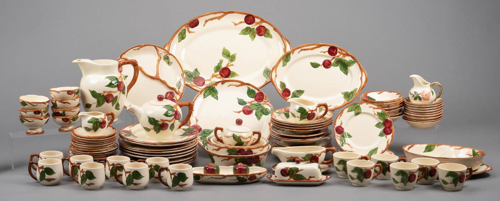 Franciscan Apple Pattern Dinnerware Auction