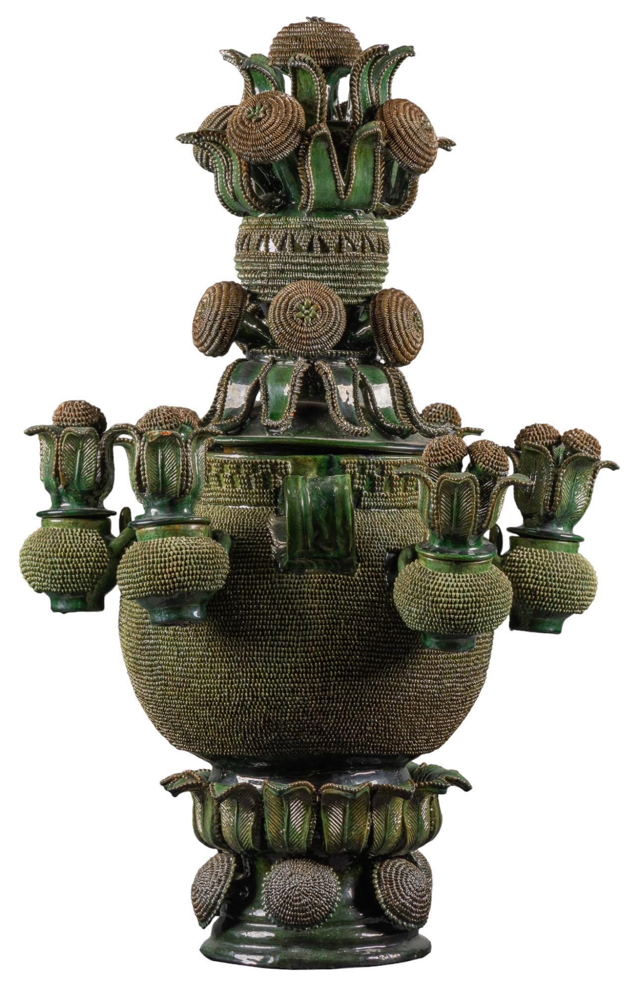 Pedro Hernandez, Ponchera Con Picos Finos Auction