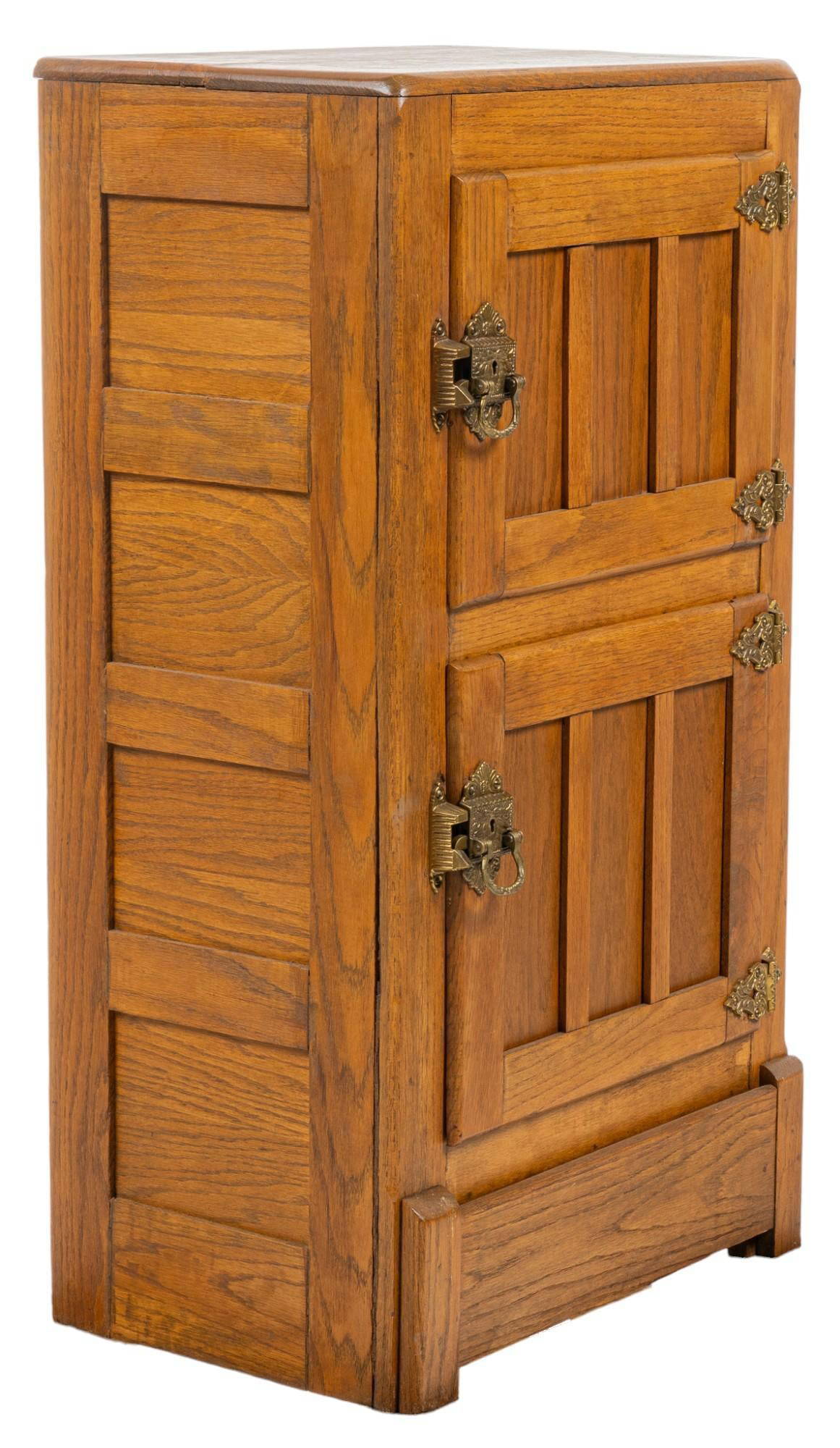 Vintage Ice Box Auction