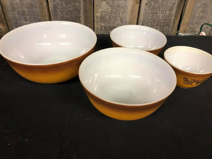 Stackable Pyrex Bowls