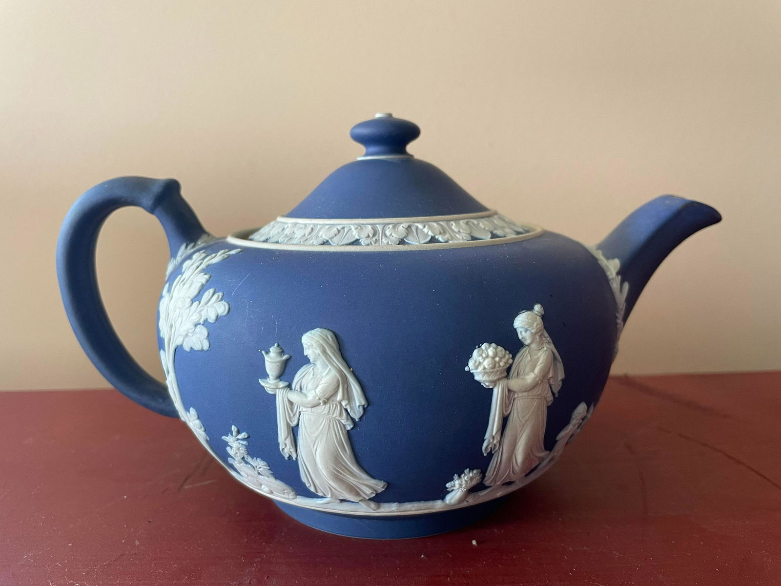 Petite Wedgwood Porcelain Teapot w/ Roman Style Scene (#0008) on Apr 17 ...