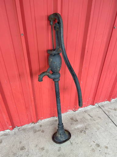 Antique Cast Iron Water Well Pump